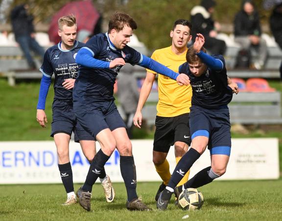 Fußball: Bildergalerie zum Spiel SVT Neumünster gegen SC Rönnau