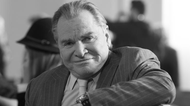 Fritz Wepper verstorben: „Derrick“-Star stirbt mit 82 Jahren | NOZ