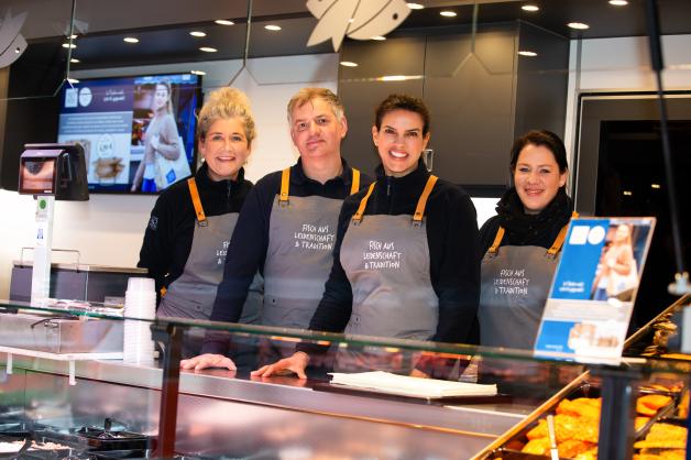 Das beste Fisch-Mobil steht auf dem Wochenmarkt in Neumünster