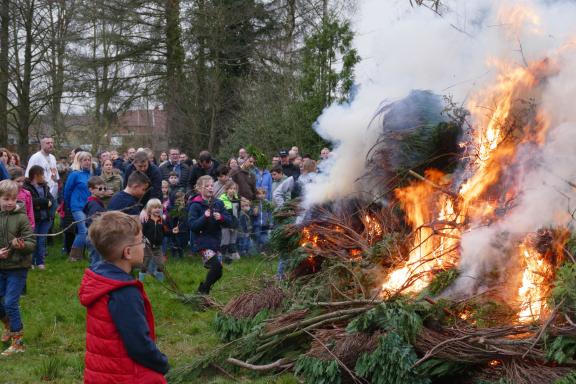 Die schönsten Fotos vom Osterfeuer bei Menkens in Hoykenkamp