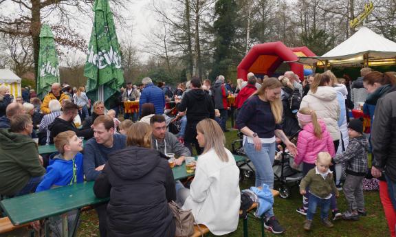 Die schönsten Fotos vom Osterfeuer bei Menkens in Hoykenkamp