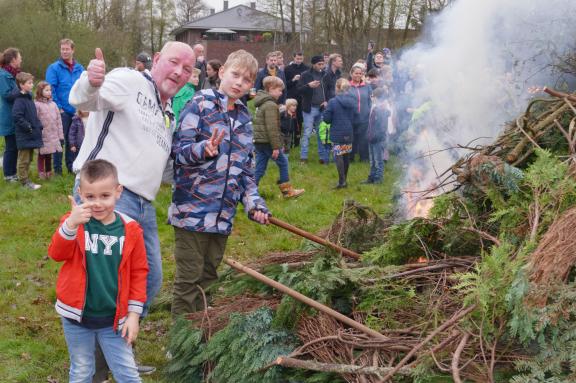 Die schönsten Fotos vom Osterfeuer bei Menkens in Hoykenkamp