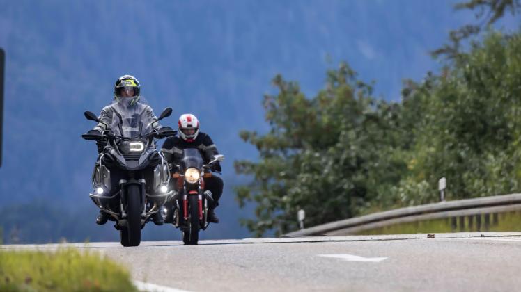 Niedersachsen: Motorradsaison startet: Polizei warnt vor Unfällen