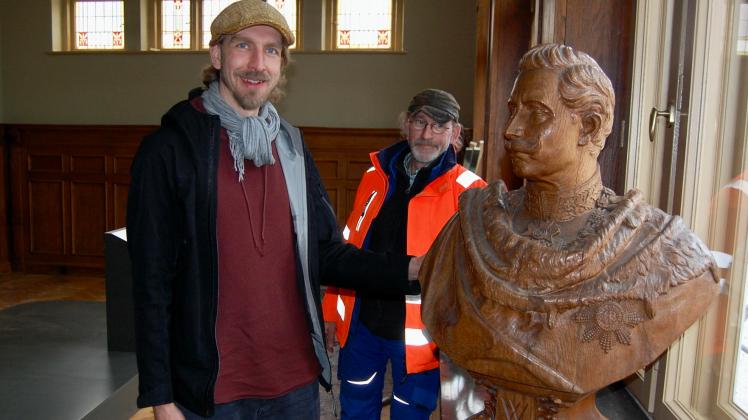 Kaiserbüste Wilhelm II aus Itzehoe zurück im Rathaus Kellinghusen