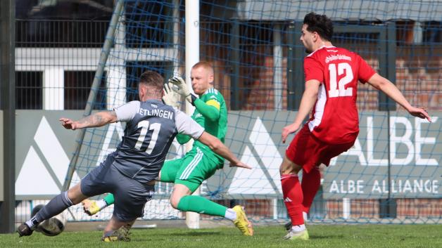 Fußball-Bezirksliga: TuS Holstein dreht Partie beim Hetlinger MTV