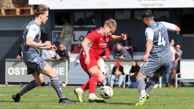 Fußball-Bezirksliga: TuS Holstein dreht Partie beim Hetlinger MTV