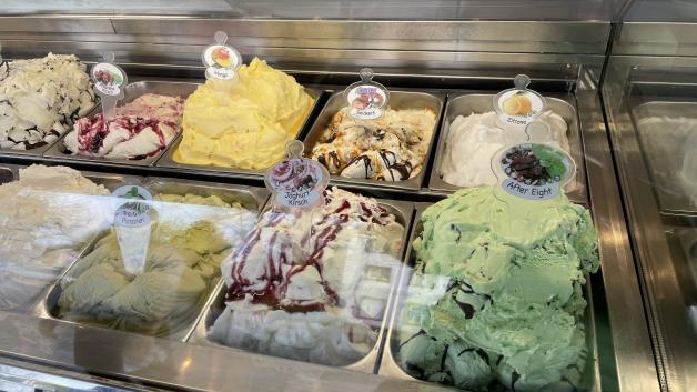 Eis-Essen in Wedel: Neue Eisdiele am Schulauer Hafen