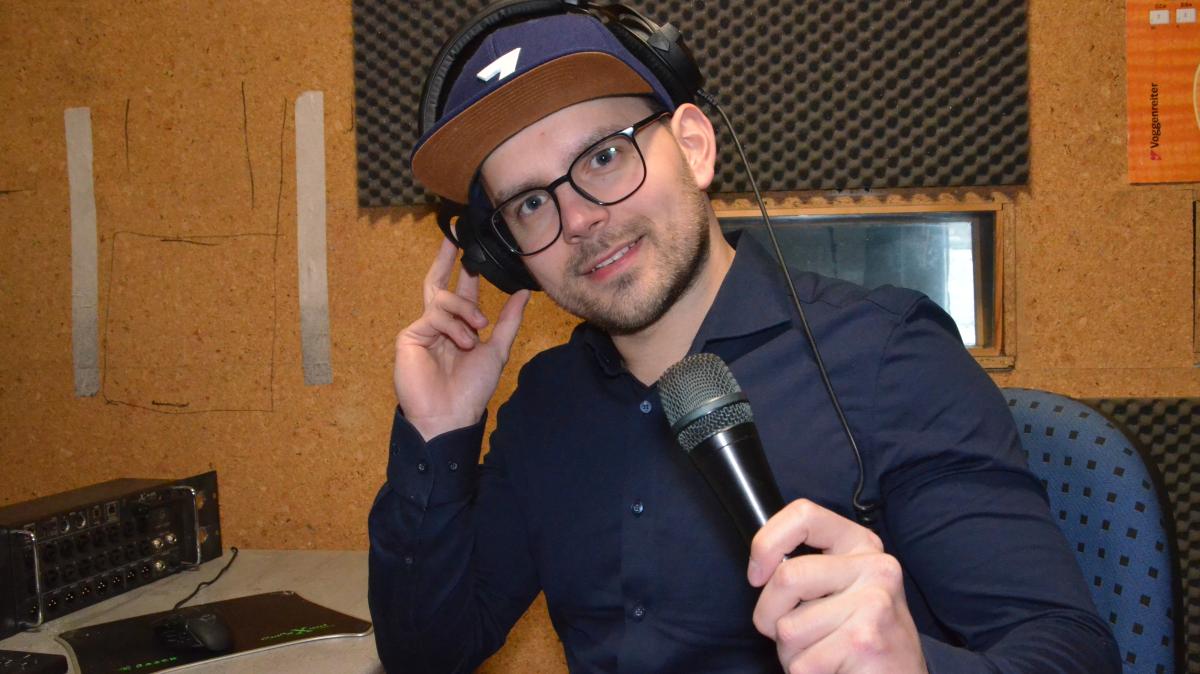 Lehrer Robin Meinert aus Süderau vermittelt im Podcast Deutsch