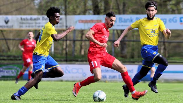 Fußball-Bezirksliga: Derby zwischen FC Elmshorn und VfL Pinneberg