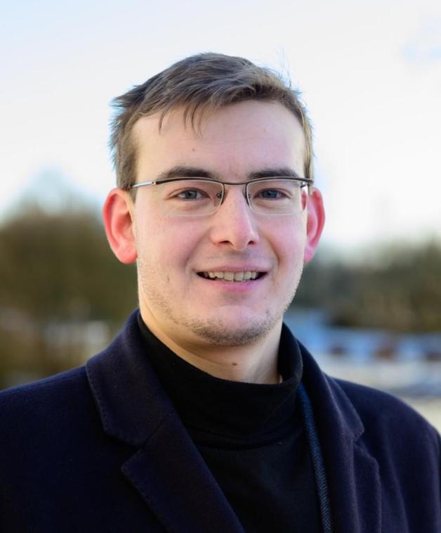 Skurrile Stadtführung und Champagner an Elmshorns Dittchenbühne | SHZ