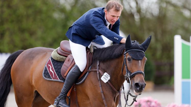 Springreiter Robin Naeve gewinnt Großen Preis beim CSE Ehlersdorf | SHZ