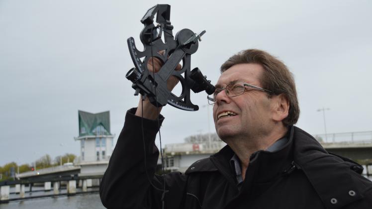 Astronom Thomas Storch erklärt auf der Schlei den Sternenhimmel