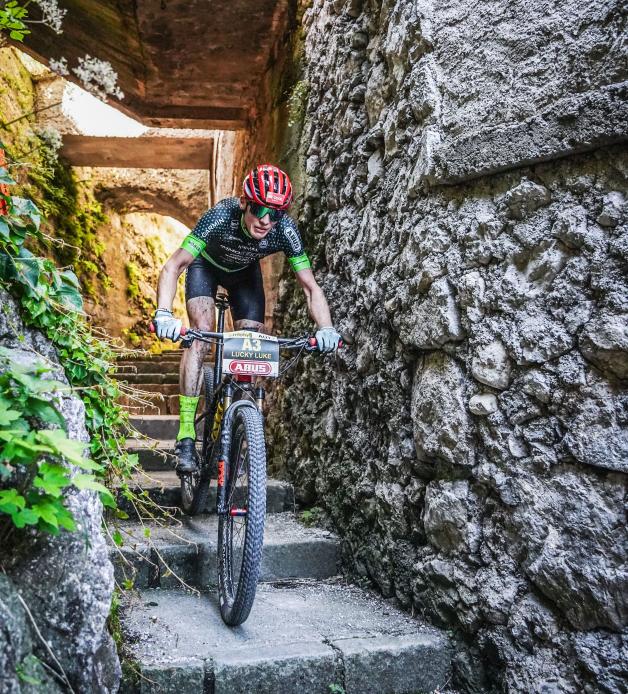 Lukas Kaufmann fährt bei Mountainbike-Rennen am Alfsee in Rieste