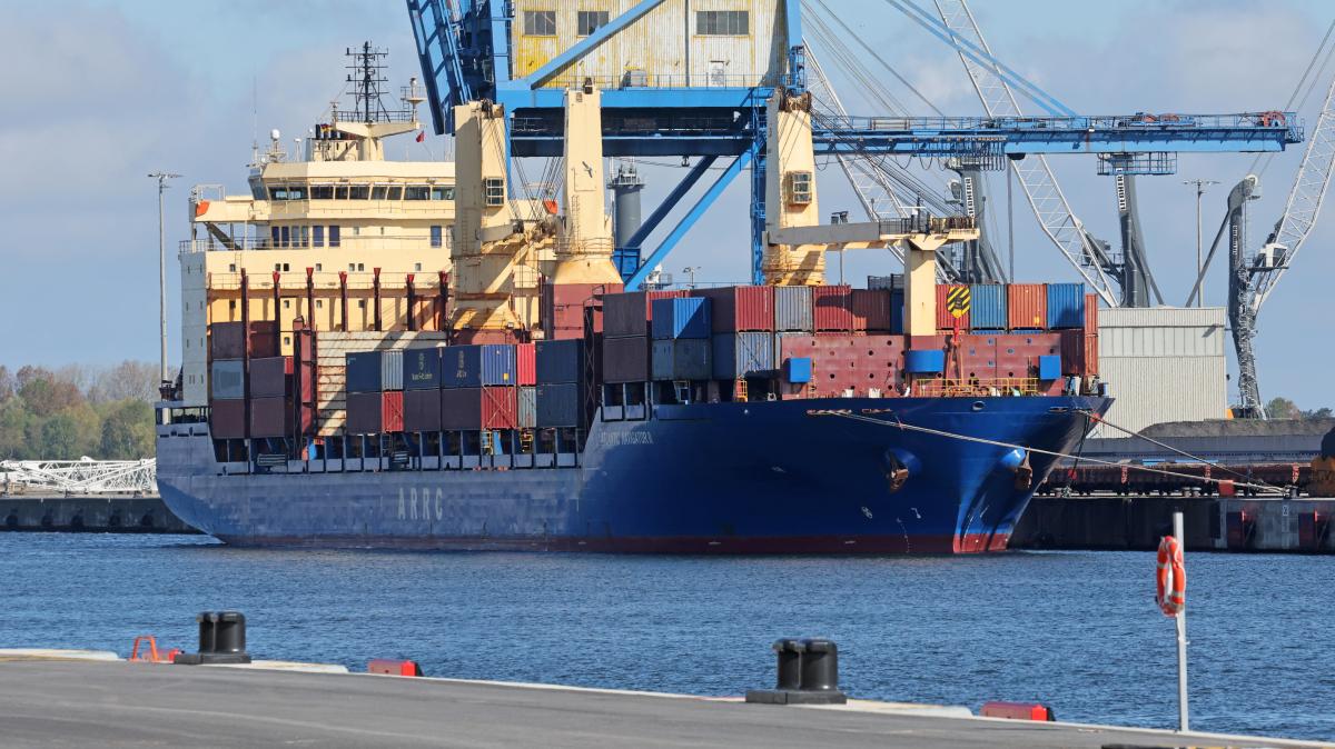 Frachter „Atlantic Navigator II“ darf Hafen von Rostock verlassen