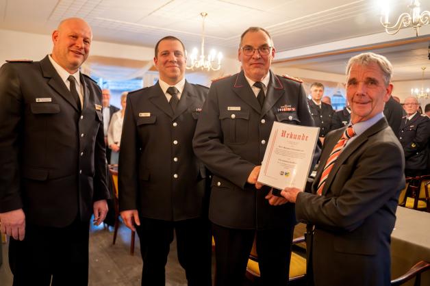 Ehrenamtliche Helfer für ihren Einsatz bei der Sturmflut geehrt