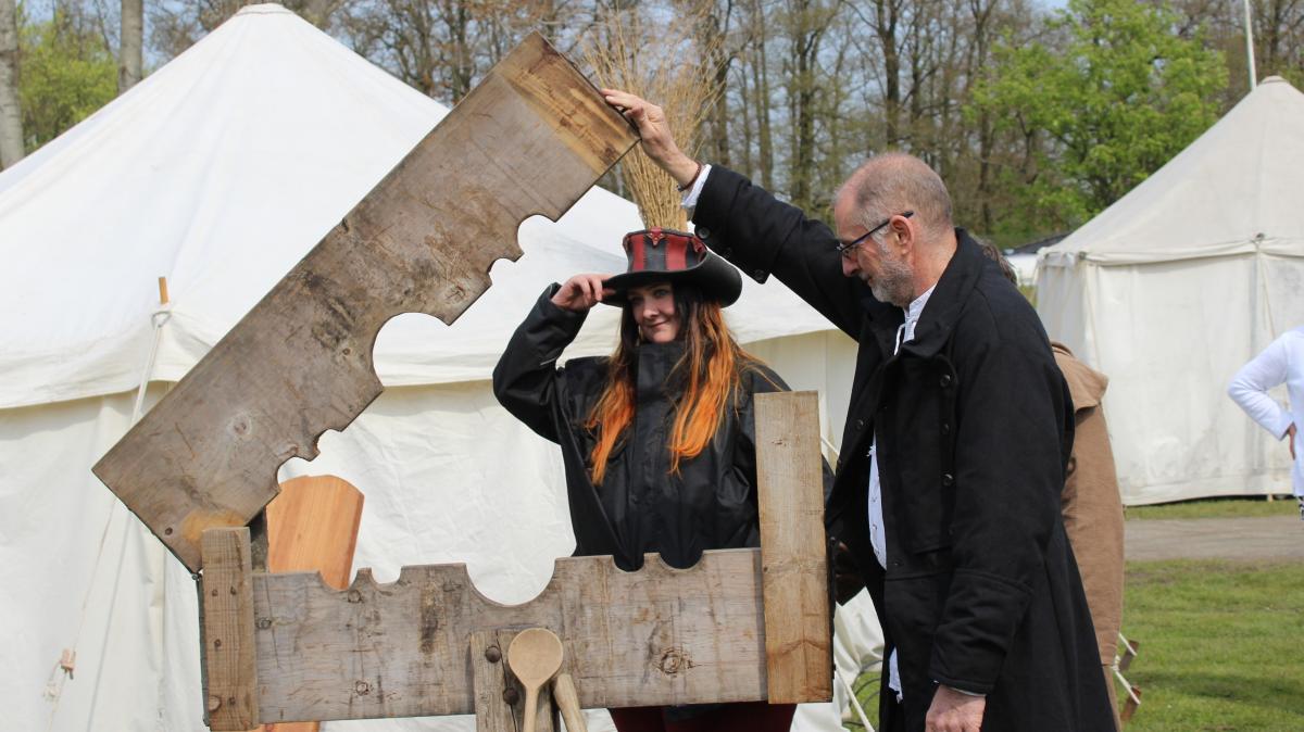 Erster Mittelaltermarkt mit „Hexenbad“ in der Frühlingssonne