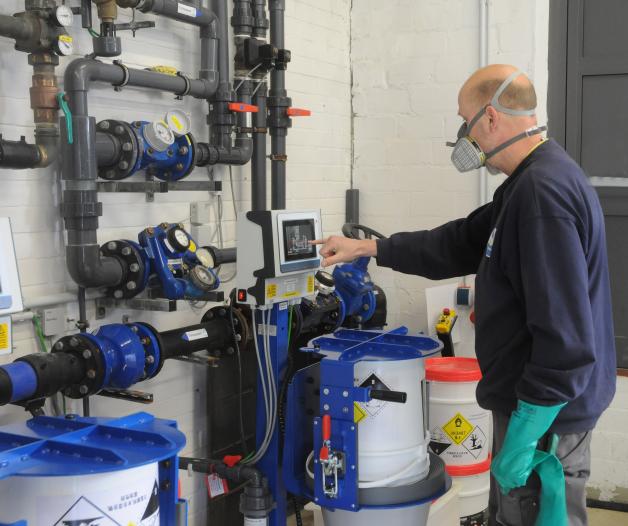 Besuch im Freibad Bargteheide: So kommt das Chlor ins Wasser