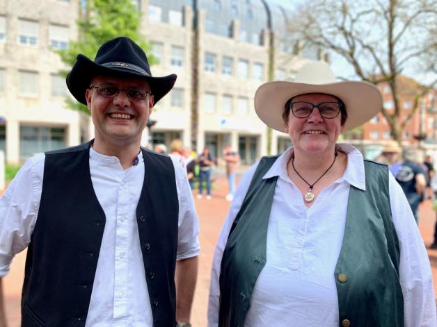 Flashmob in Schleswig: 180 Menschen tanzen Line Dance
