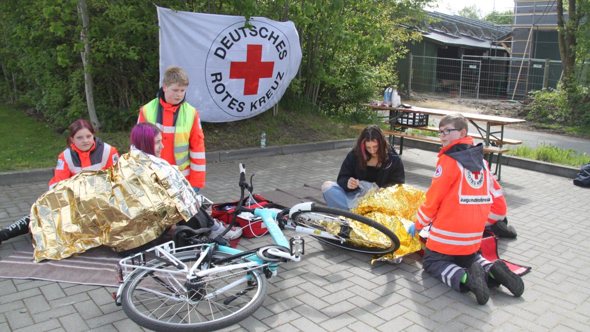 Viele Anforderungen beim Kreisjugendwettbewerb des DRK NF in Leck | SHZ