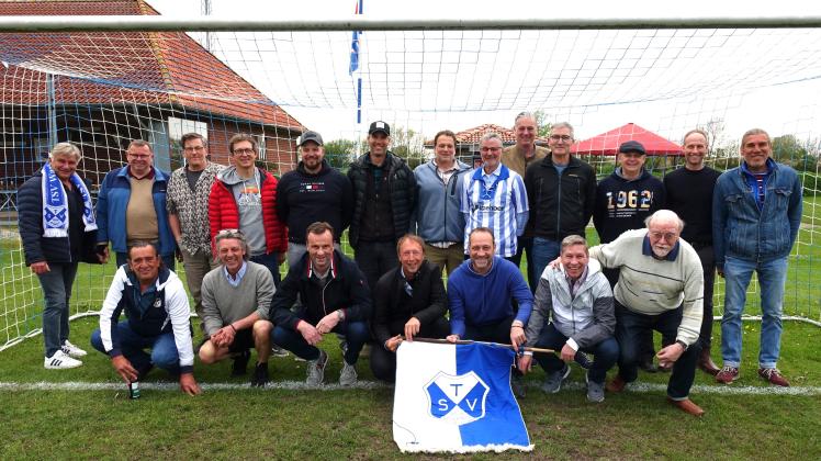 Besondere Fußball-Mannschaft: Legenden kommen in Waabs zusammen