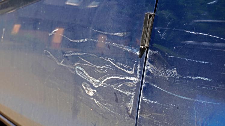 Autolack in Glückstadt zerkratzt: Polizei sucht Zeugen
