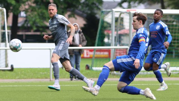Fußball-Bezirksliga: Blau-Weiß 96 Schenefeld schockt FC Elmshorn