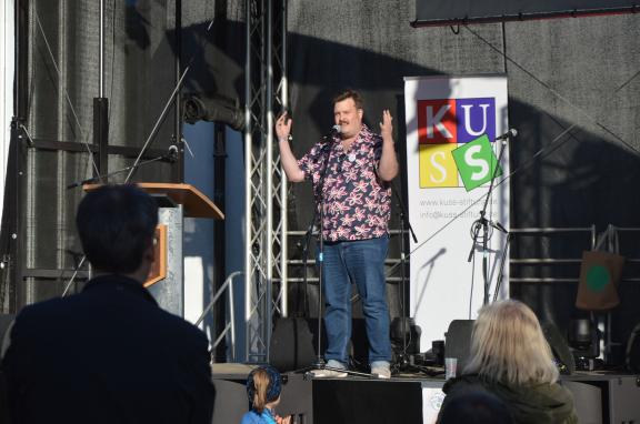 Fest der Demokratie mit Esin Rager und Jeremy Days ein Erfolg.