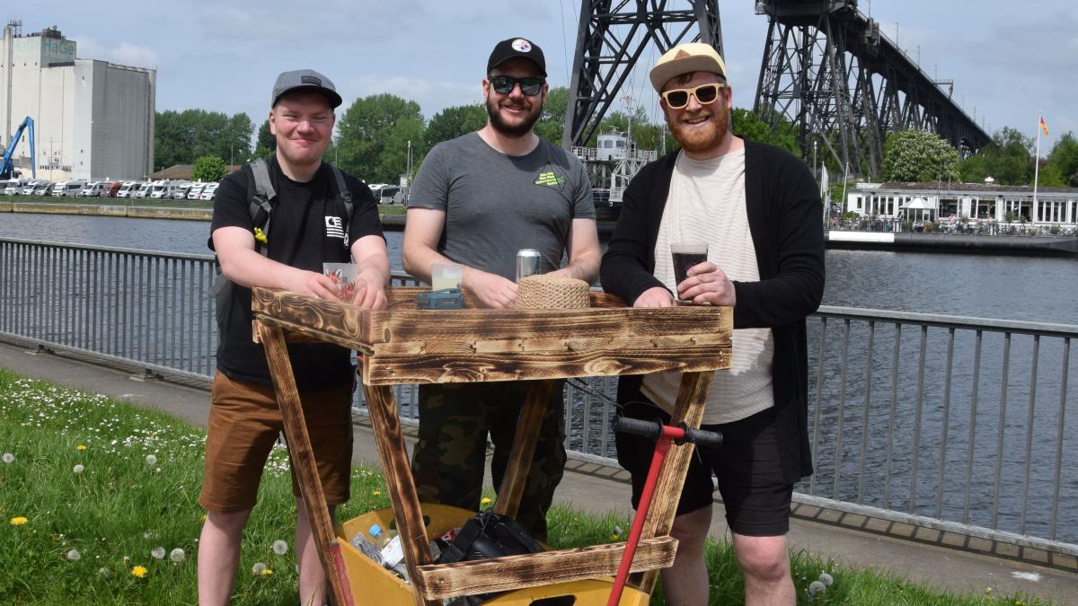 Vaterstagstour in Rendsburg: Mit Korn, Bier und Bollerwagen