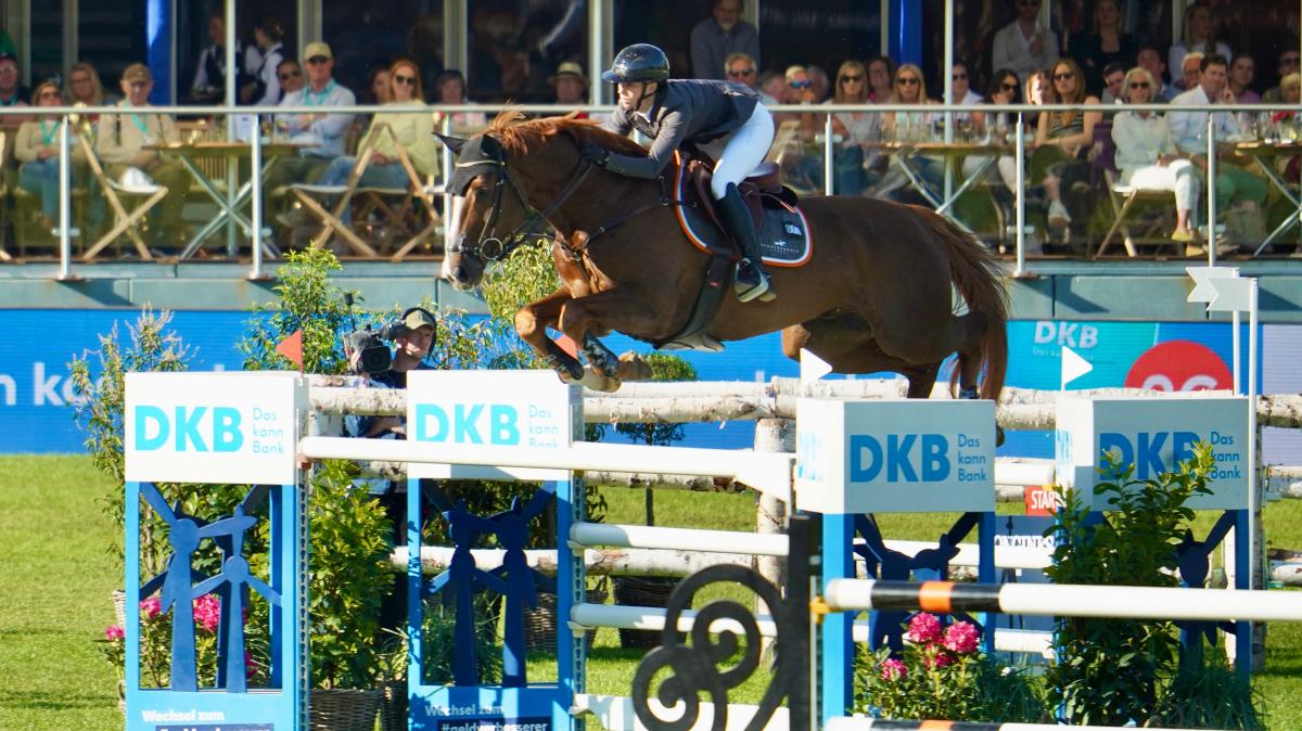 Ganderkeseerin Sandra Auffarth glänzt im Großen Preis von Hamburg