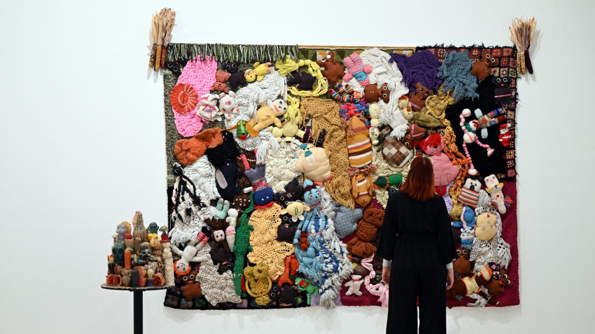 Mike-Kelley-Ausstellung in Düsseldorf: Der Poltergeist der Kunst