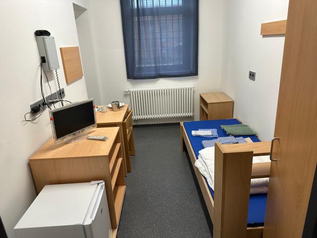 Nach krimineller Karriere ins „Luxus-Gefängnis“ – wie passt das?