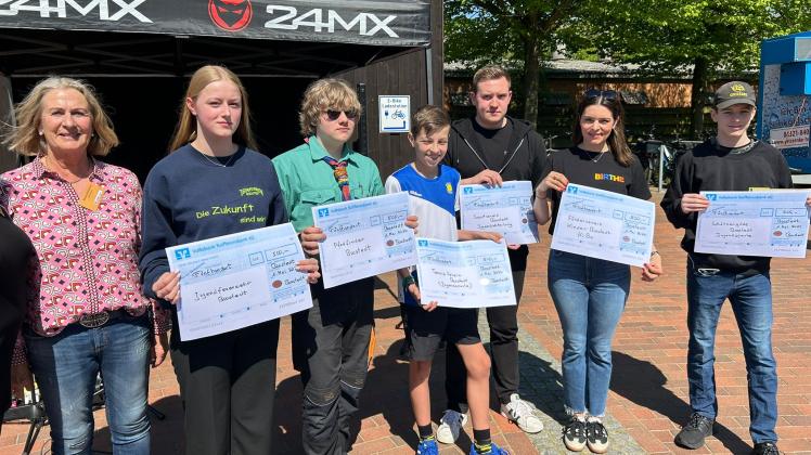 3000 Euro verteilt: So nutzen Vereine aus Boostedt das Geld