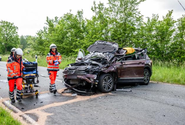 Helligbek: Autofahrerin stirbt bei schwerem Unfall auf der L317