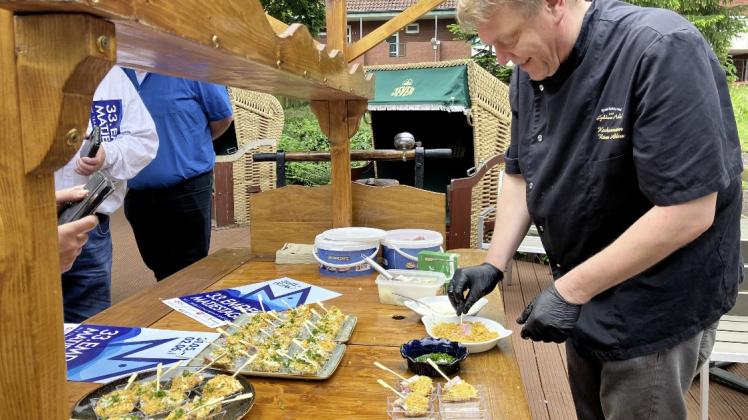 Erstmals mit Fisch als Lolli: Die Emder Matjestage 2024 stehen an
