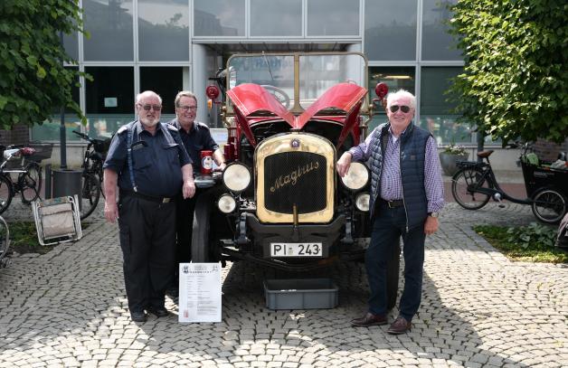 Flohmarkt und Oldtimer-Treffen in Barmstedt