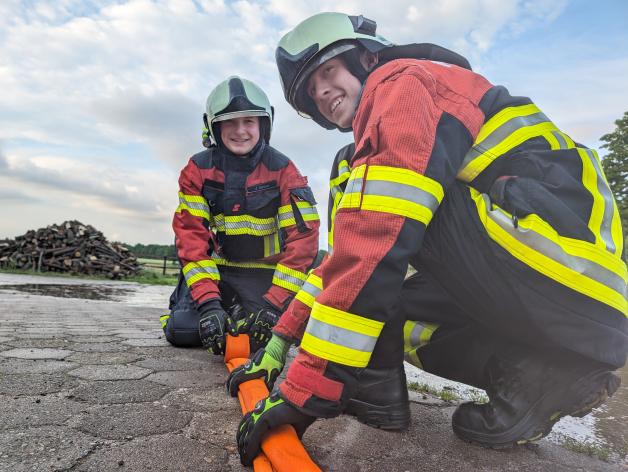 Feuerlöschen und Erste Hilfe: Feuerwehrübung in Rickling