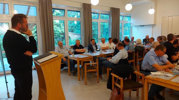 Minister Madsen diskutiert mit Bürgermeistern den Tolker Kreisel