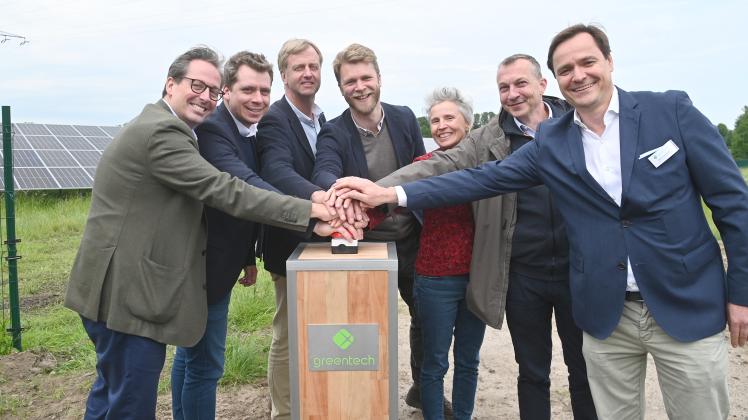 Mega-Solarpark in Agethorst, Bokelrehm und Nienbüttel am Netz