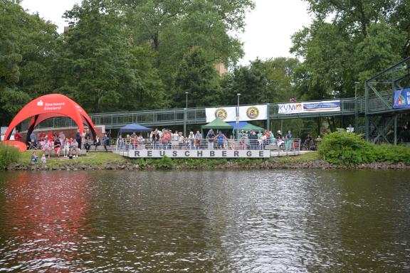 Der Drachenbootcup in Lingen zog zahlreiche Zuschauer an