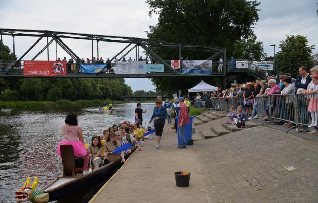 Vier Vereine aus dem südlichen Emsland bekommen Geld vom Kreis