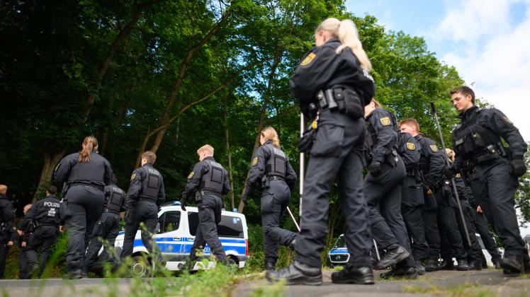 Polizei bestätigt: Grundschülerin Valeriia ist tot – Leiche in Wald ...