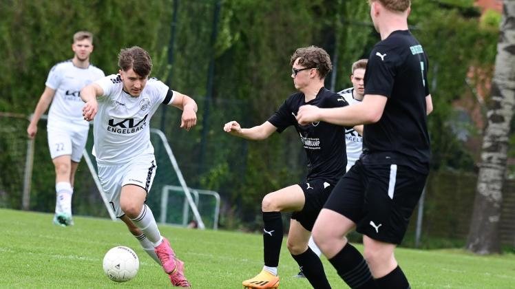 JFVs Jason Reh ganz vorne, Ü60 der SG Stenum/Heidkrug im Einsatz