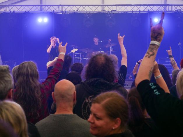 Festival in Hude: Rock am Waldstadion begeistert Heavy-Metal-Fans