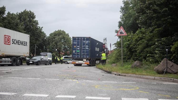 Hamburg: 44-jährige Radfahrerin stirbt nach Unfall mit Lkw
