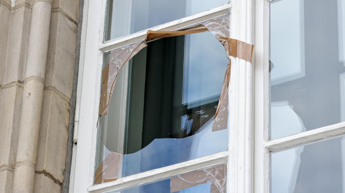 Unbekannter wirft Steine in Fenster des Osnabrücker Landgerichts