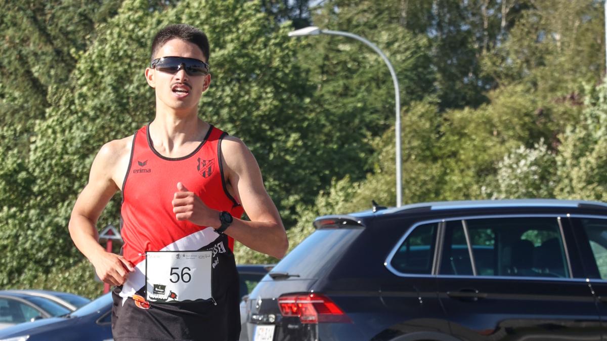 Patrick Kohn gewinnt 2. Mittsommerlauf in Enge-Sande