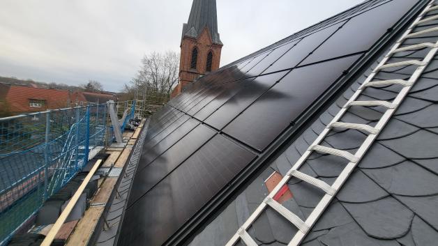 Kirche in Dersum wird mit PV-Anlage auf dem Dach zum Vorreiter