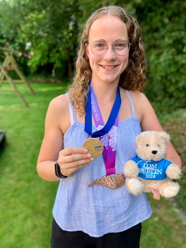 Paraschwimmerin Annika Lekon vom TV Bohmte schwimmt zu Titeln