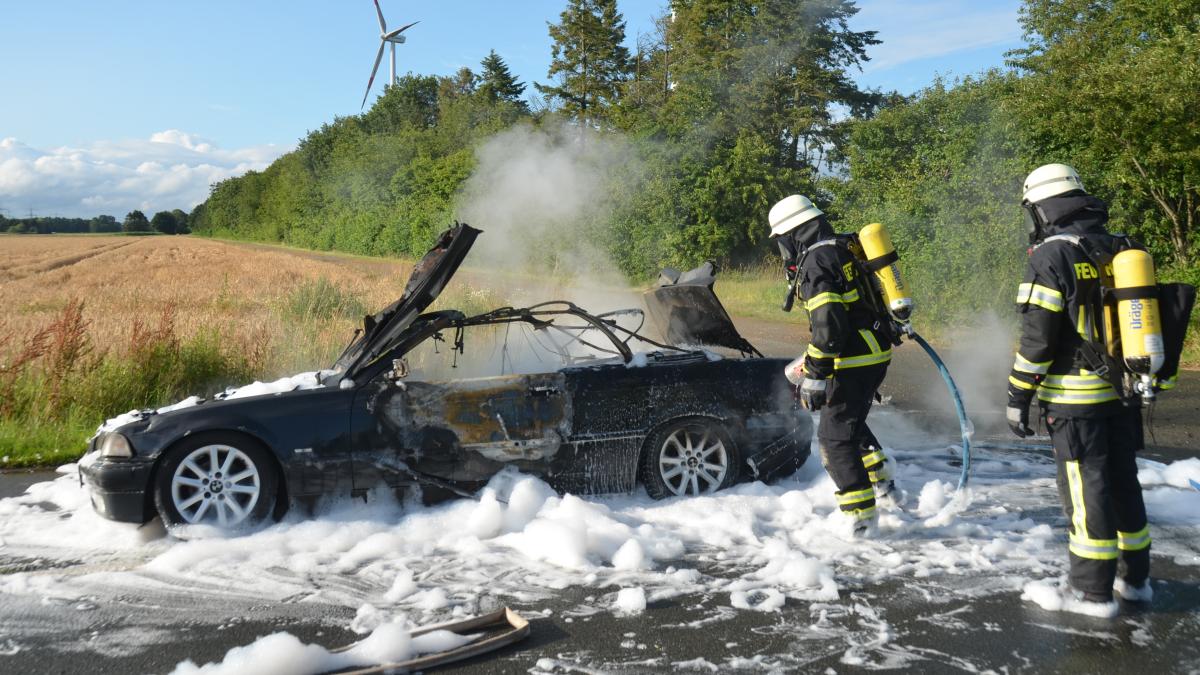 Auto gerät während der Fahrt in Lingen in Brand