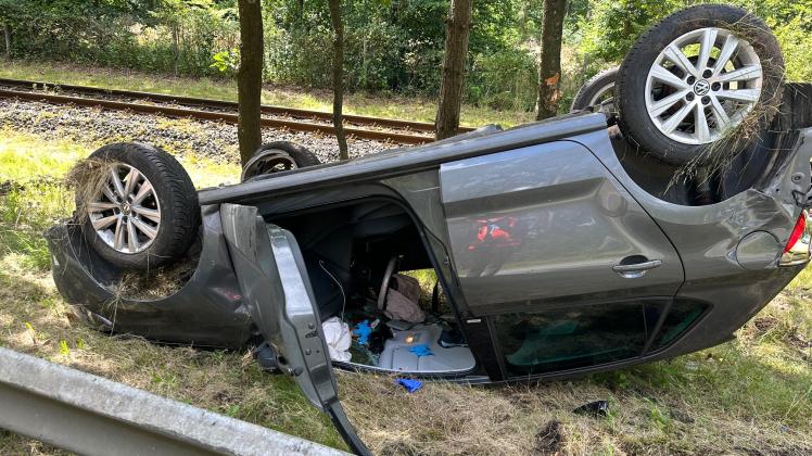 Unfall; Zwei Pkw prallen auf der B 205 frontal zusammen